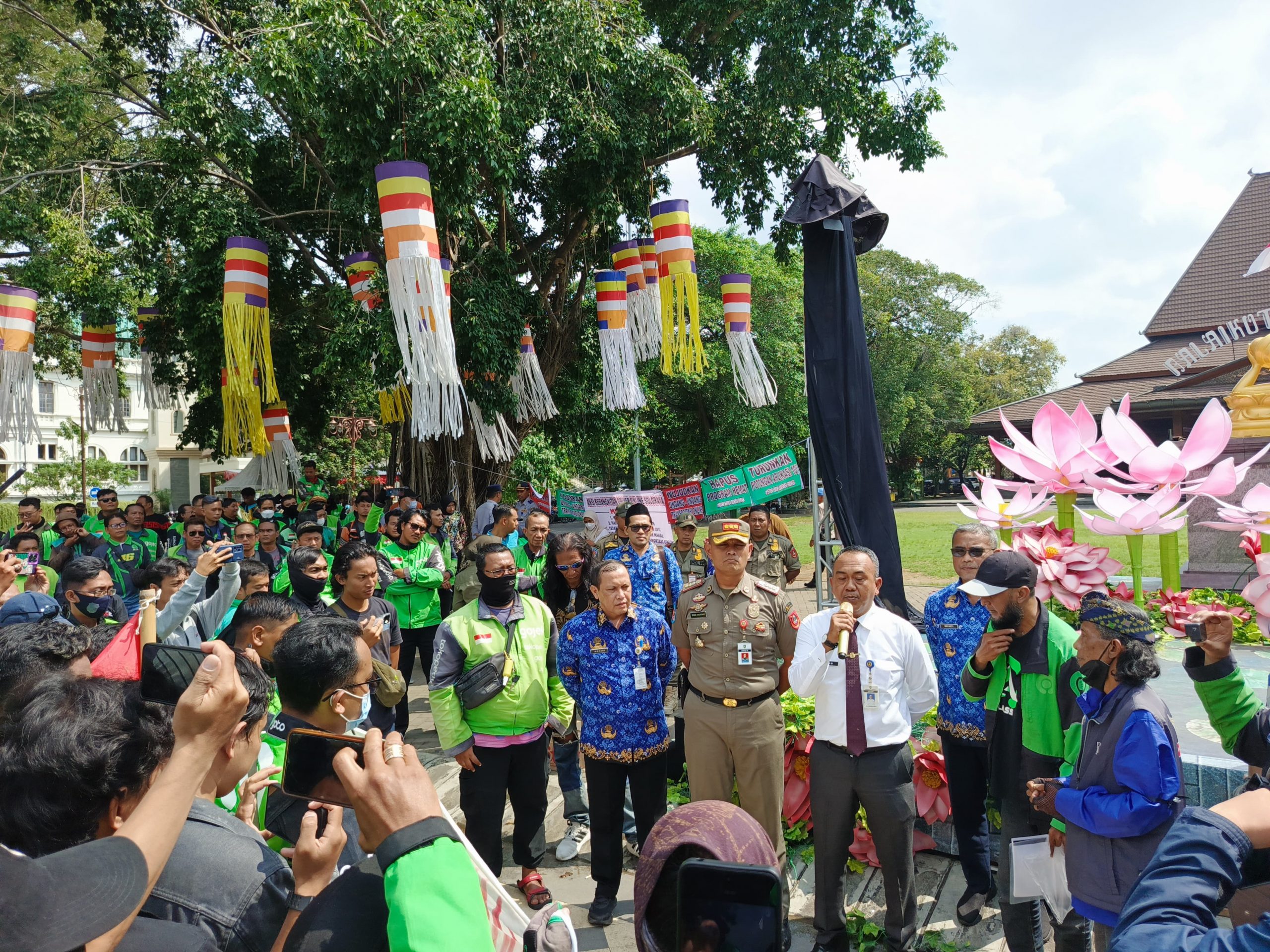 Gelar Aksi Kebangkitan, Driver Ojol Tuntut Kepastian Hukum dari ...
