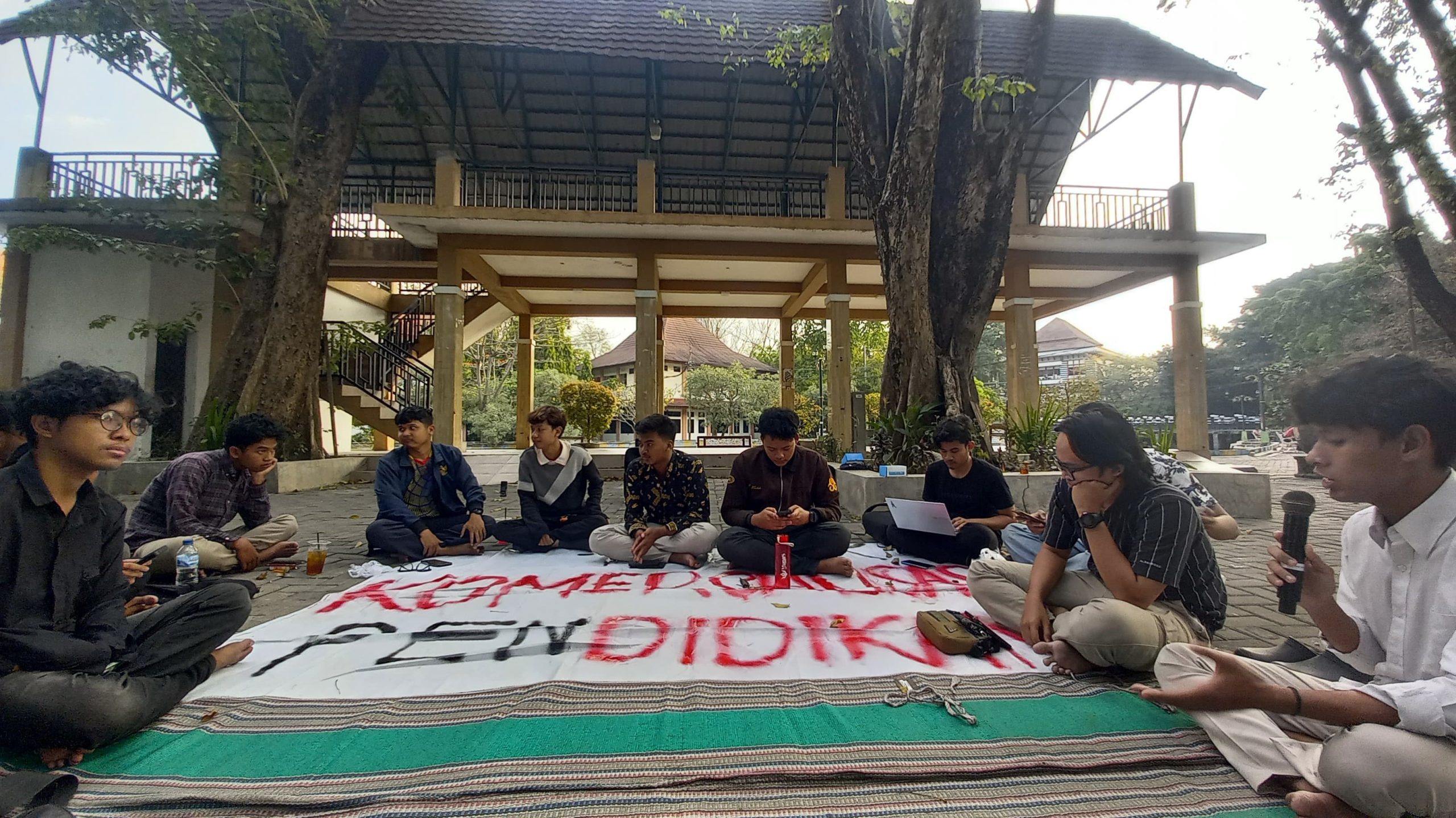 Ruang Dialektik Gugat Arah Riset UNS: Akademik atau Citra? - Saluran ...