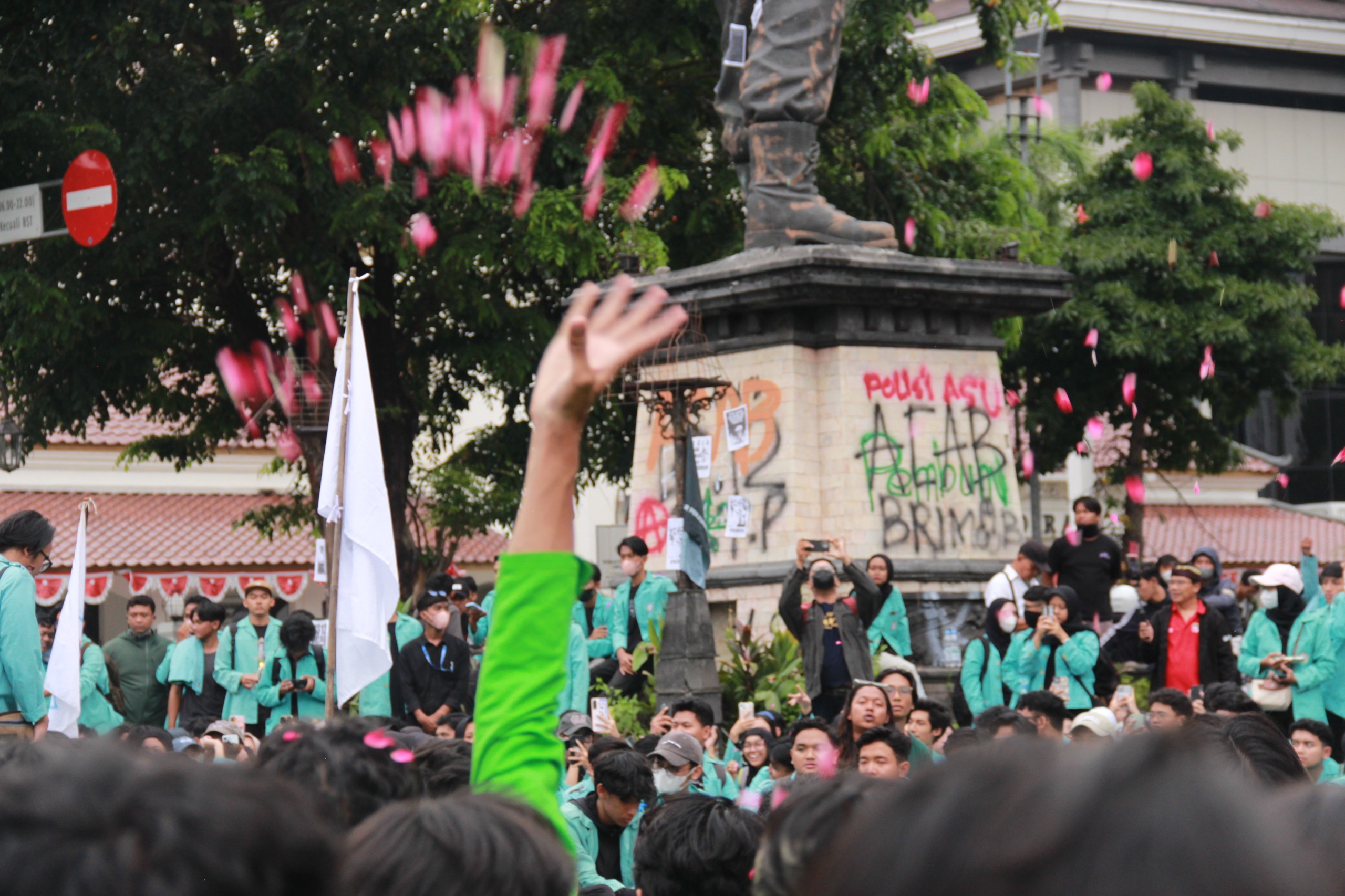 Mahasiswa Solo Gelar Aksi Simbolik, Wujud Duka kepada Indonesia ...