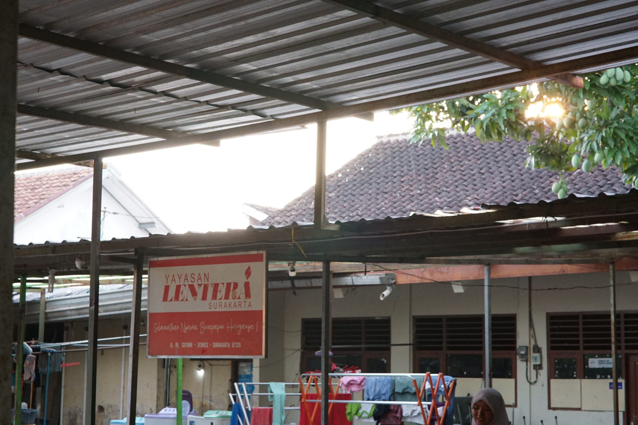 Tumbuh di Balik Stigma: Kisah Nyata dari Rumah Lentera - Saluran Sebelas